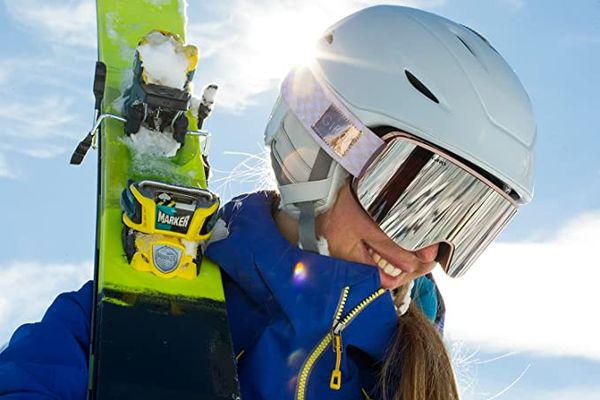 Peak Performance: Top 5 Women's Snow Goggles for Winter